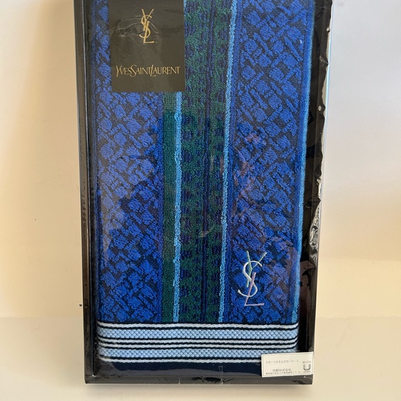 Yves Saint Laurent | Bath | Yves Saint Laurent Blue And Green Towel ...